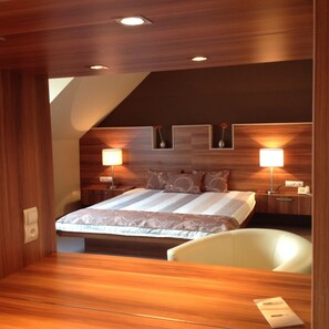 Minibar, cofre no quarto, secretária, Wi-fi grátis