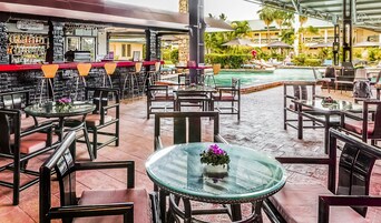 Bar à beira da piscina