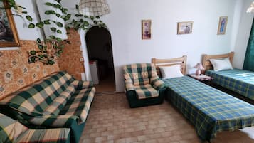 Apartamento Económico, 2 quartos | Secretária, cortinas/cortinados opacos, Wi-fi grátis