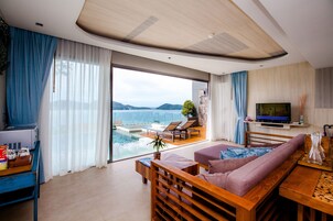 Roupas de cama premium, frigobar, cofres nos quartos