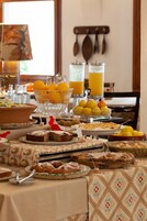 Pequeno-almoço tipo buffet diário incluído 