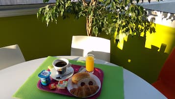 Pequeno-almoço preparado no momento diário (10 EUR por pessoa)