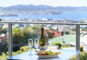 Apartamento standard, 1 quarto, vista para o porto | Vista do quarto