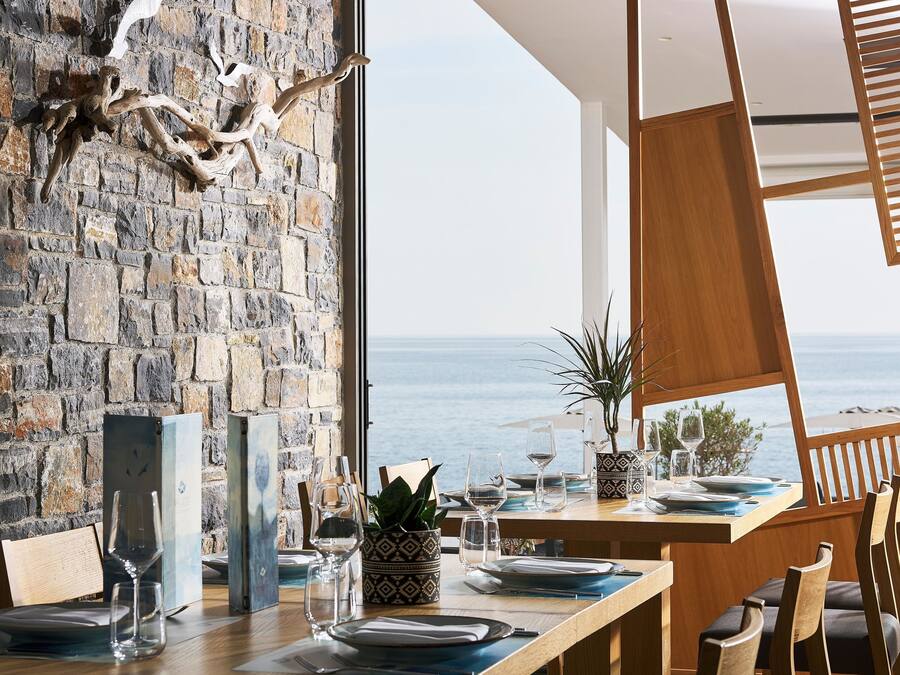 Pequenos-almoços e jantares servidos, incluindo cozinha grega