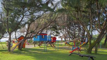 Área de recreio para crianças (ao ar livre)