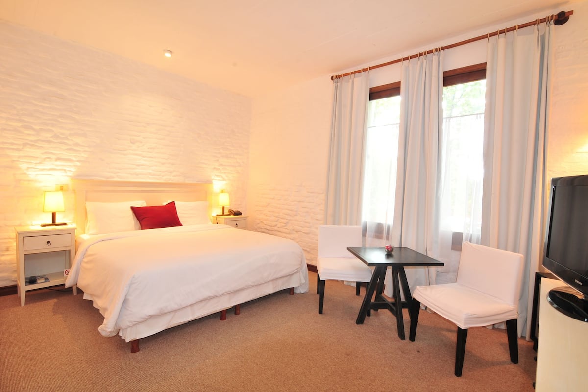 Quarto casal luxo | Frigobar, Wi-Fi de cortesia, roupa de cama