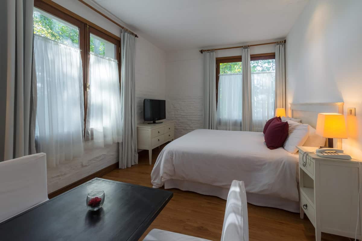 Frigobar, Wi-Fi de cortesia, roupa de cama