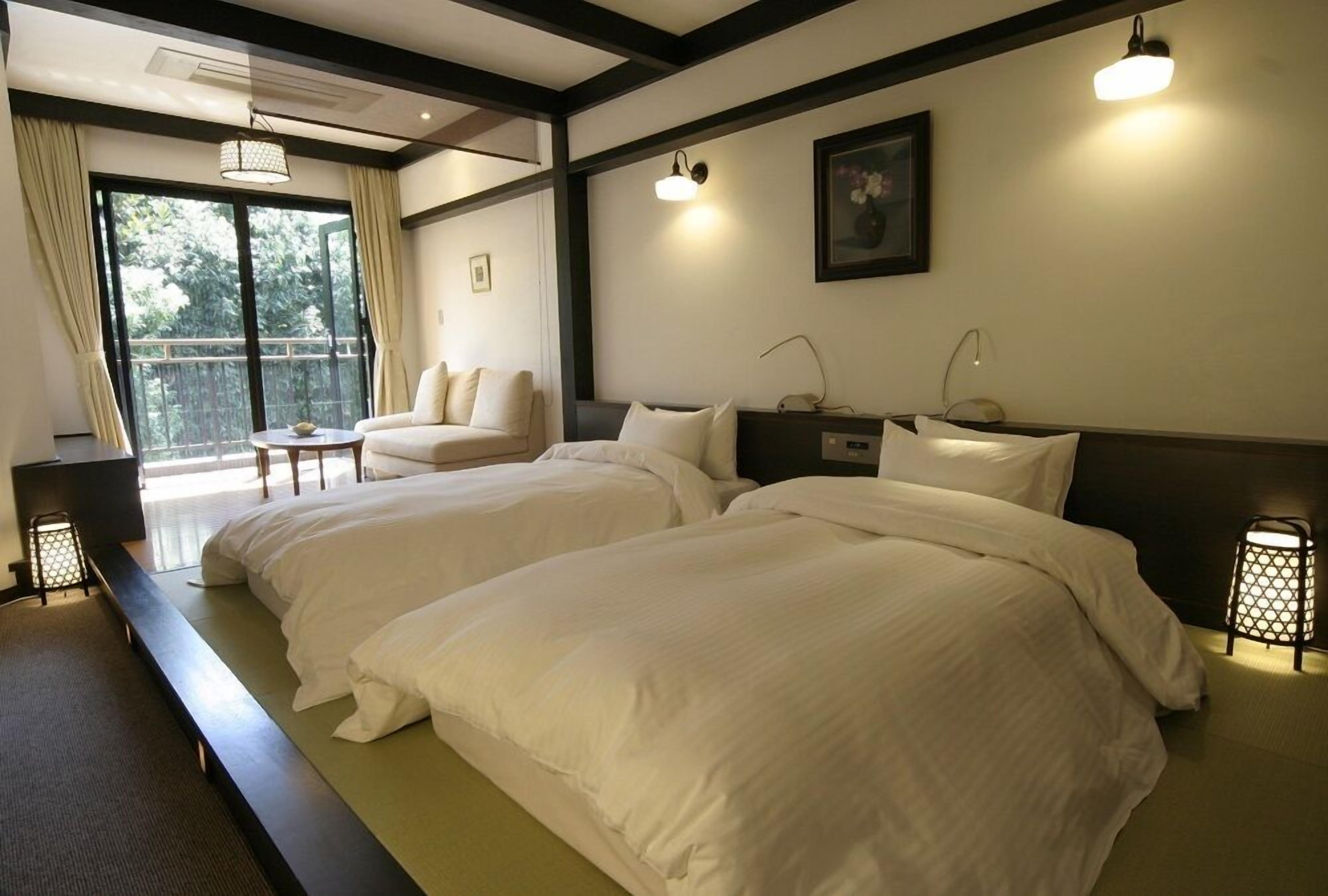 Quarto twin em estilo japonês | Cofre no quarto, Wi-fi grátis 