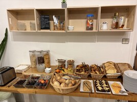 Café da manhã com buffet todos os dias mediante uma taxa