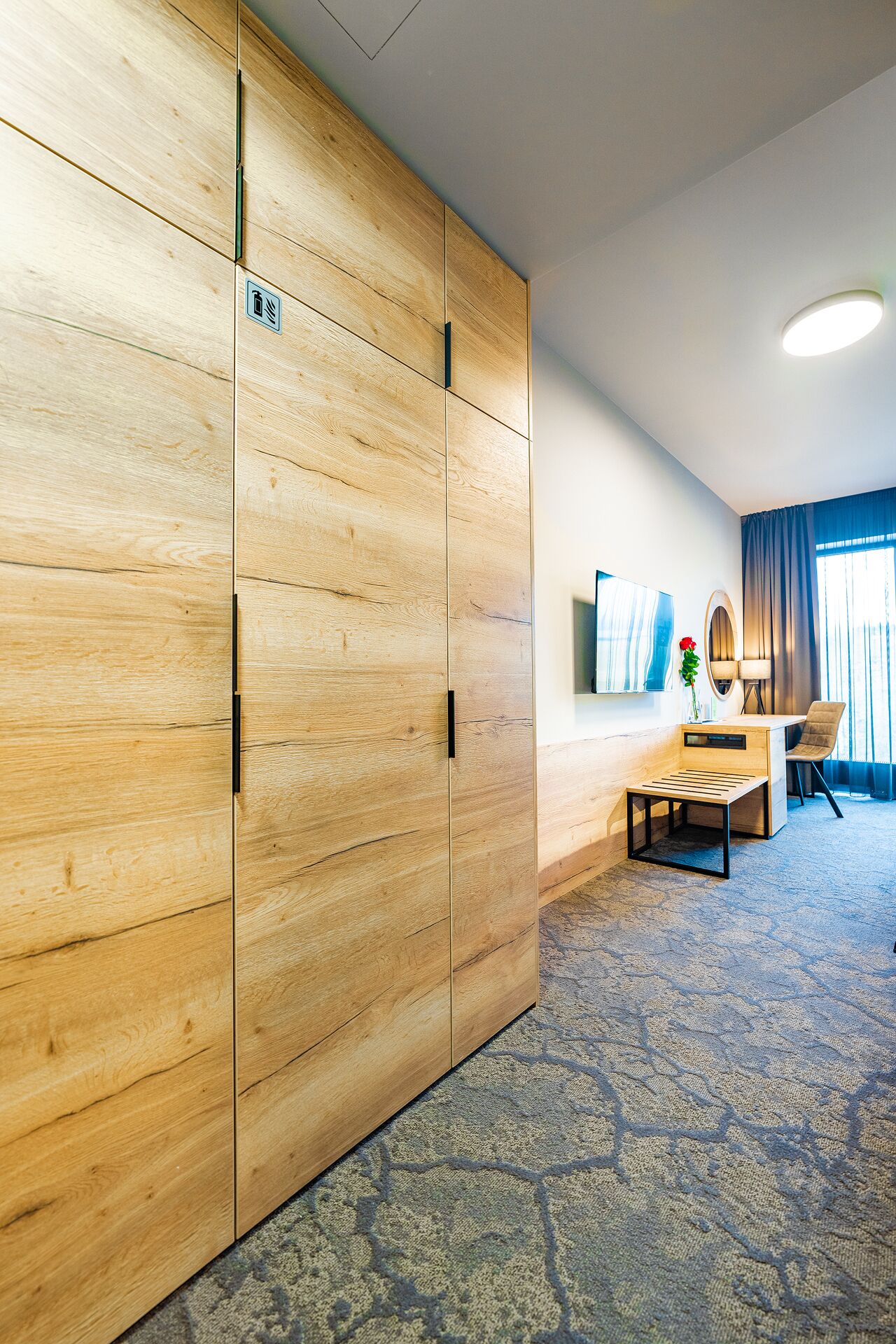 Quarto Duplo ou Twin Deluxe | Roupa hipoalergénica, minibar, cofre no quarto, secretária 