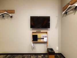 Quarto (2 Bunk Beds, Shower Only) | Televisão