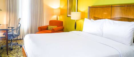 Roupas de cama premium, frigobar, cofres nos quartos, escrivaninha