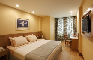 Superior com Cama Casal | Frigobar, cofres nos quartos, escrivaninha