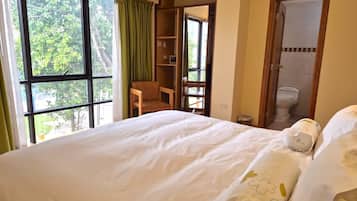 Quarto Comfort | Roupa de alta qualidade, cofre no quarto, secretária