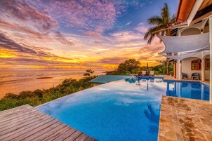 Piscina exterior, toldos gratuitos, espreguiçadeiras 