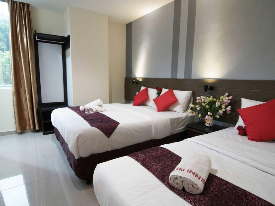 Escrivaninha, quartos à prova de som, Wi-Fi de cortesia, roupa de cama