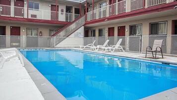 Piscina exterior sazonal