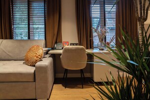 Quarto Familiar | Minibar, cofre no quarto, secretária 