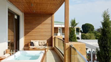 Suite Deluxe, banheira de hidromassagem grande, vista para o mar | Vista do quarto
