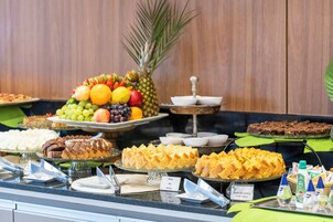 Café da manhã, almoço e jantar; culinária brasileira 