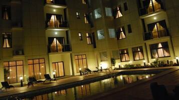 Fachada do alojamento (tarde/noite)