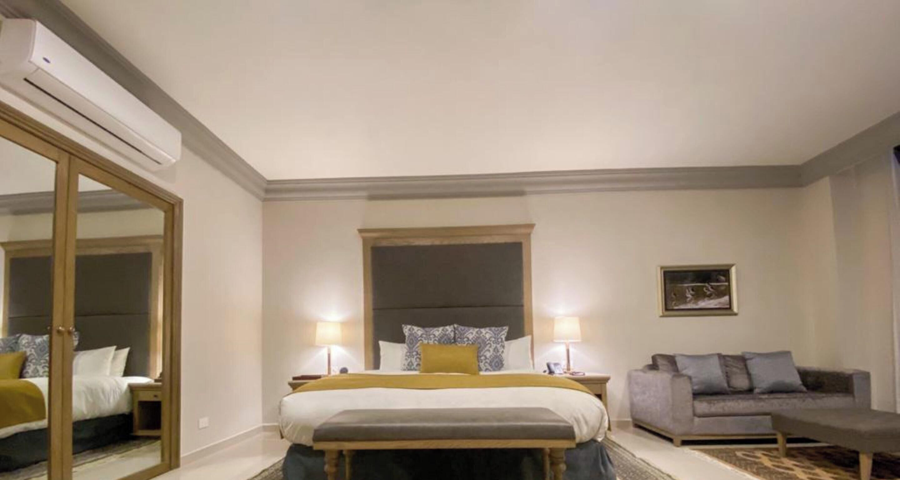 Roupa de alta qualidade, minibar, cofre no quarto 