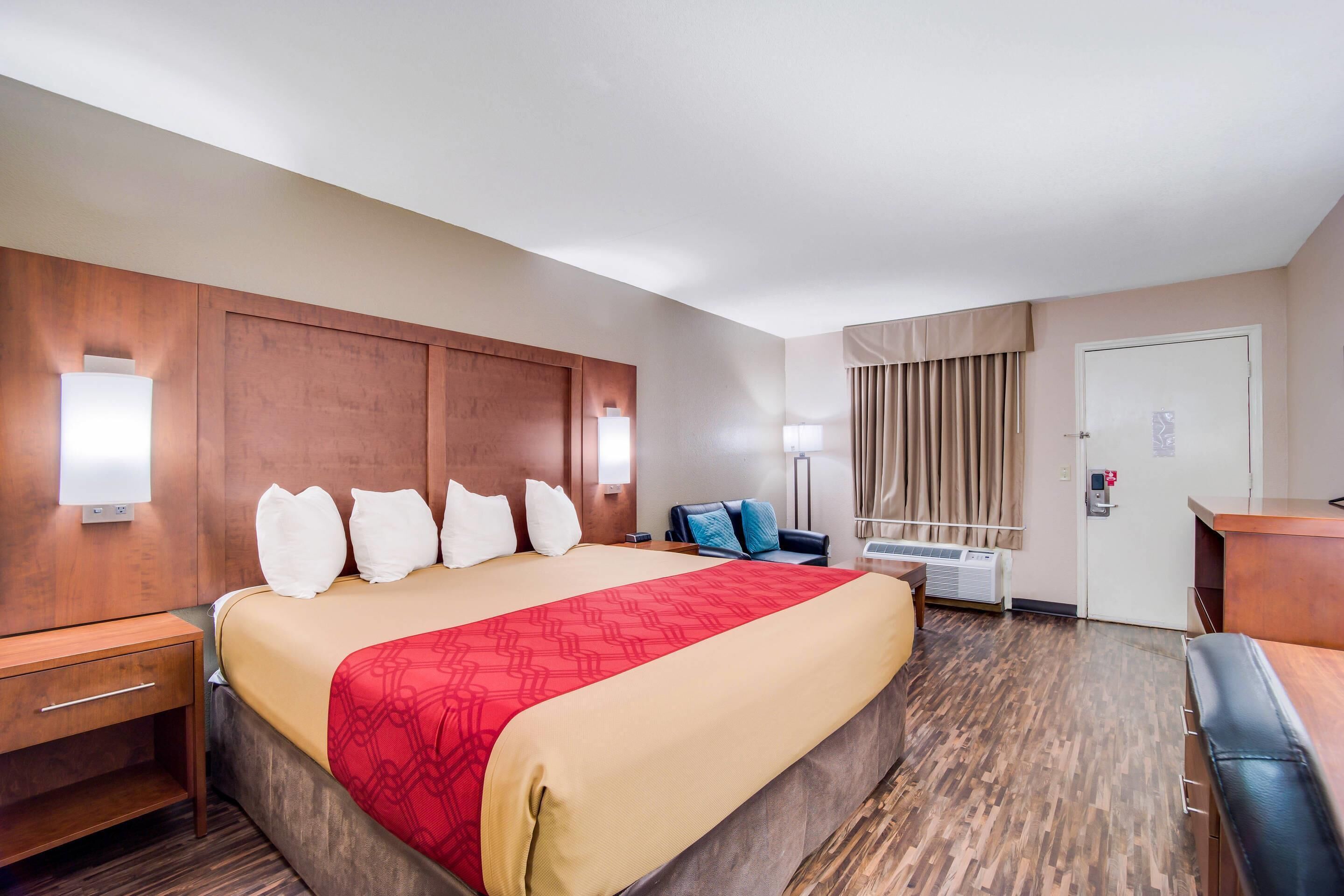 Quarto, 1 cama king-size, acessível, não fumadores | Secretária, ferro/tábua de engomar, Wi-fi grátis 