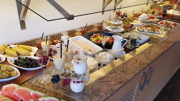 Pequenos-almoços e jantares servidos