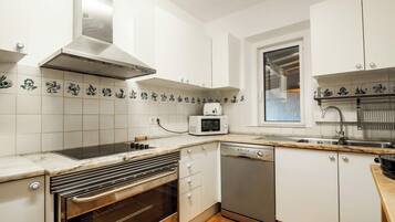 Casa, 1 quarto (5) | Cozinha privada | Geladeira, micro-ondas, fogão, cooktop