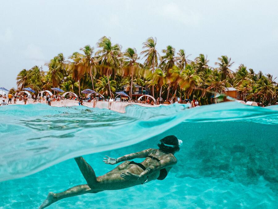 Perto da praia, prática de mergulho autônomo