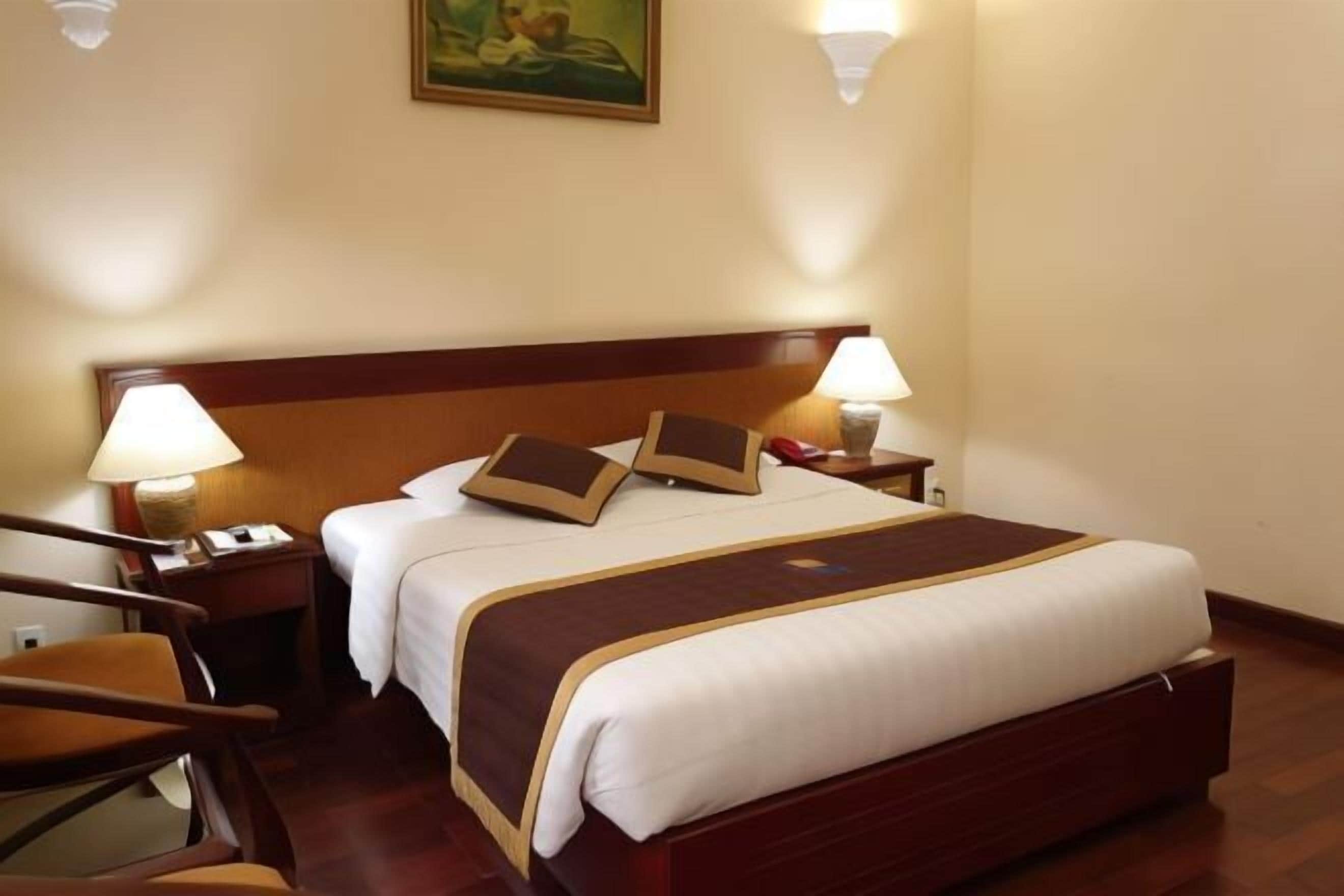 Minibar, cofre no quarto, secretária, Wi-fi grátis 