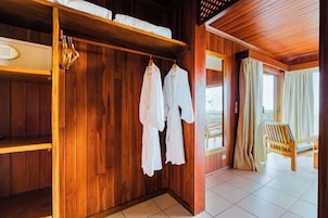 Cofre no quarto, secretária, Wi-fi grátis, roupa de cama fornecida