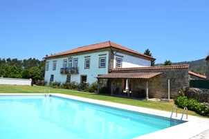 Piscina exterior sazonal 