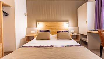 Quarto casal standard | 2 quartos, frigobar, cofres nos quartos, escrivaninha