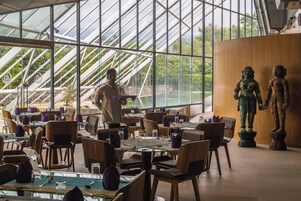 Café da manhã com buffet todos os dias (INR 425 por pessoa) 