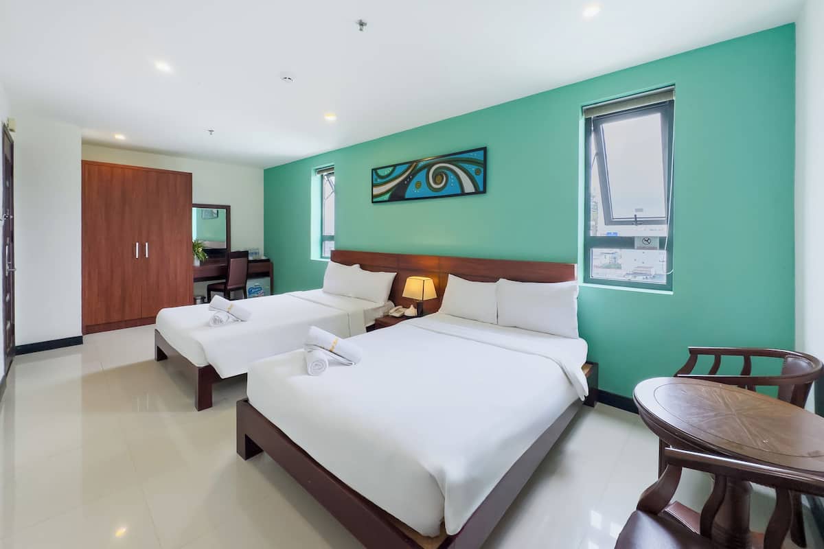 Quarto Quádruplo Superior | Cortinas/cortinados opacos, quartos insonorizados, Wi-fi grátis