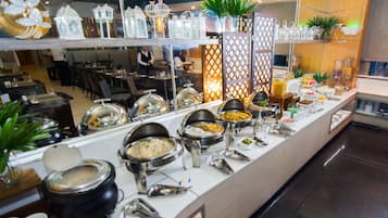 Café da manhã para viagem todos os dias (PHP 495 por pessoa)