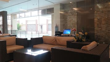 Área de estar no saguão