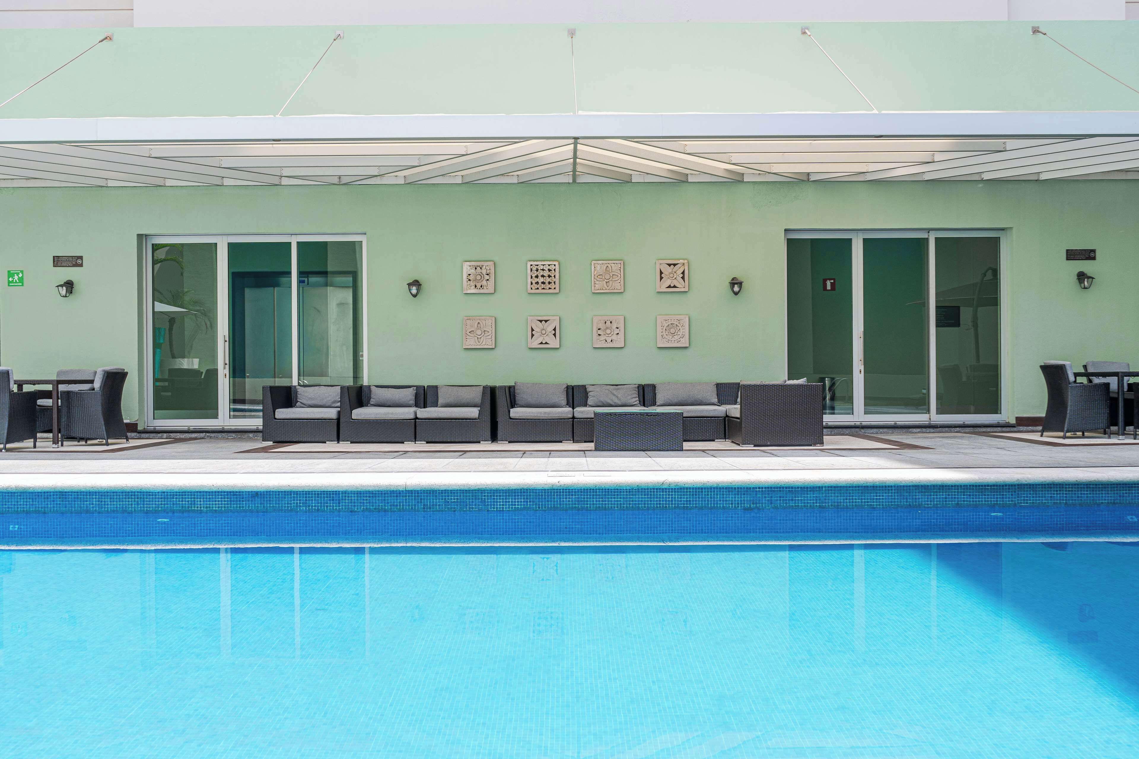 Piscina exterior, da(s) 9:00 à(s) 21:00, guarda-sóis 