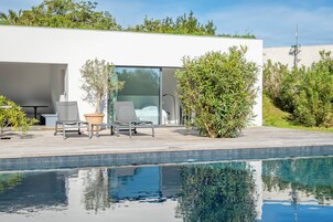 4 piscinas exteriores, espreguiçadeiras 