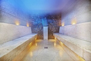 Sala(s) para tratamentos a casais, sauna, banheira de hidromassagem 