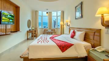 Suíte, 1 cama King, sacada, vista para a cidade | Frigobar, cofres nos quartos, escrivaninha, Wi-Fi de cortesia