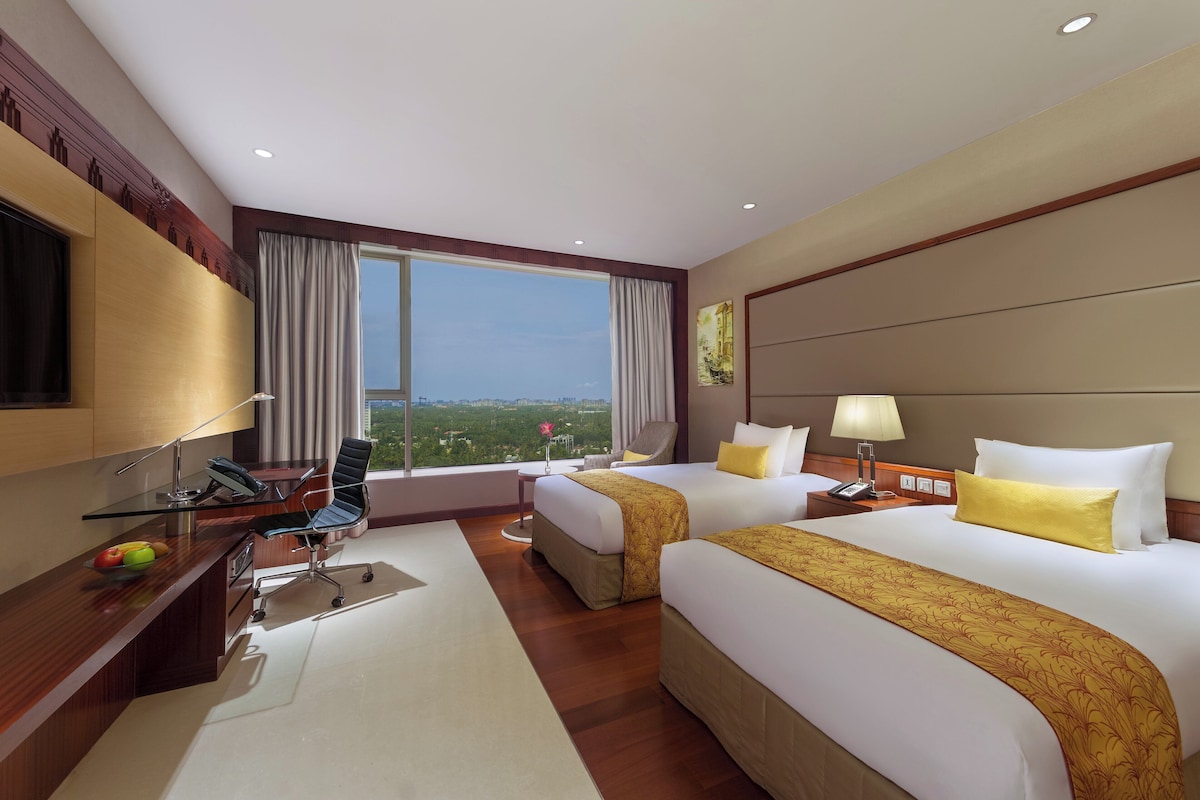 Roupa de alta qualidade, minibar, cofre no quarto, secretária
