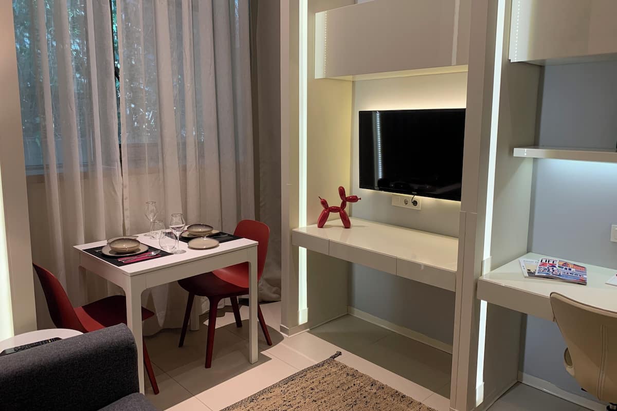 Smart TV 35 polegadas com canais via satélite