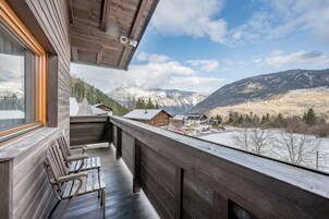 Quarto casal básico, vista para a montanha | Sacada