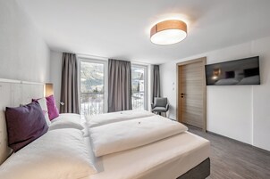 Quarto casal | Cofres nos quartos, escrivaninha, Wi-Fi de cortesia, roupa de cama