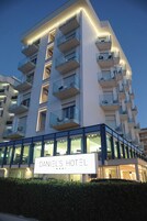 Fachada da propriedade