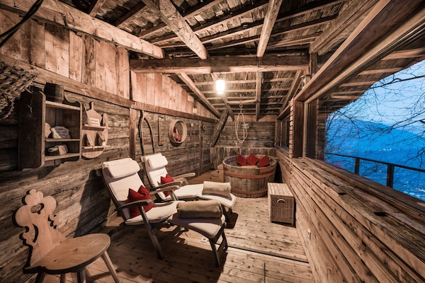 Sauna seca, banheira de hidromassagem, tratamentos corporais