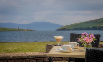 Serviço de café da manhã, culinária irlandesa, vistas para o mar 