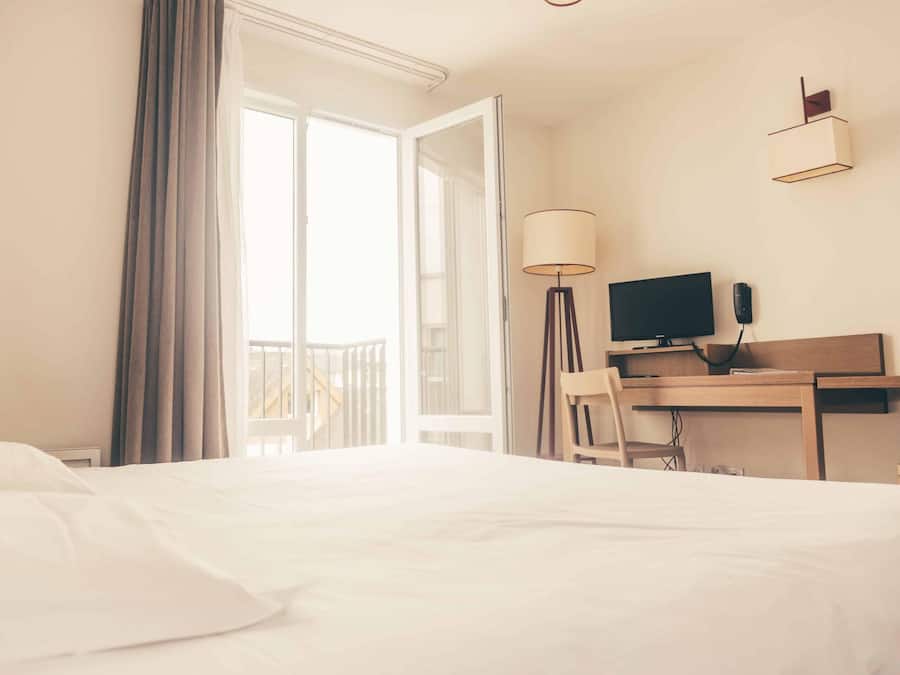 Secretária, cortinas/cortinados opacos, quartos insonorizados